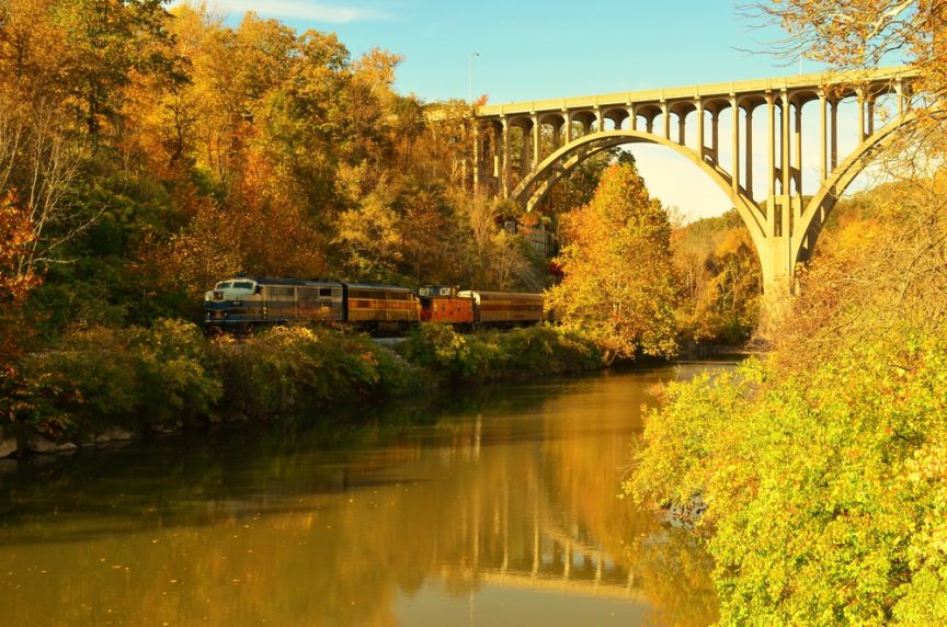5 Train Rides You Need to Take to See Great Fall Foliage - Midwest ...